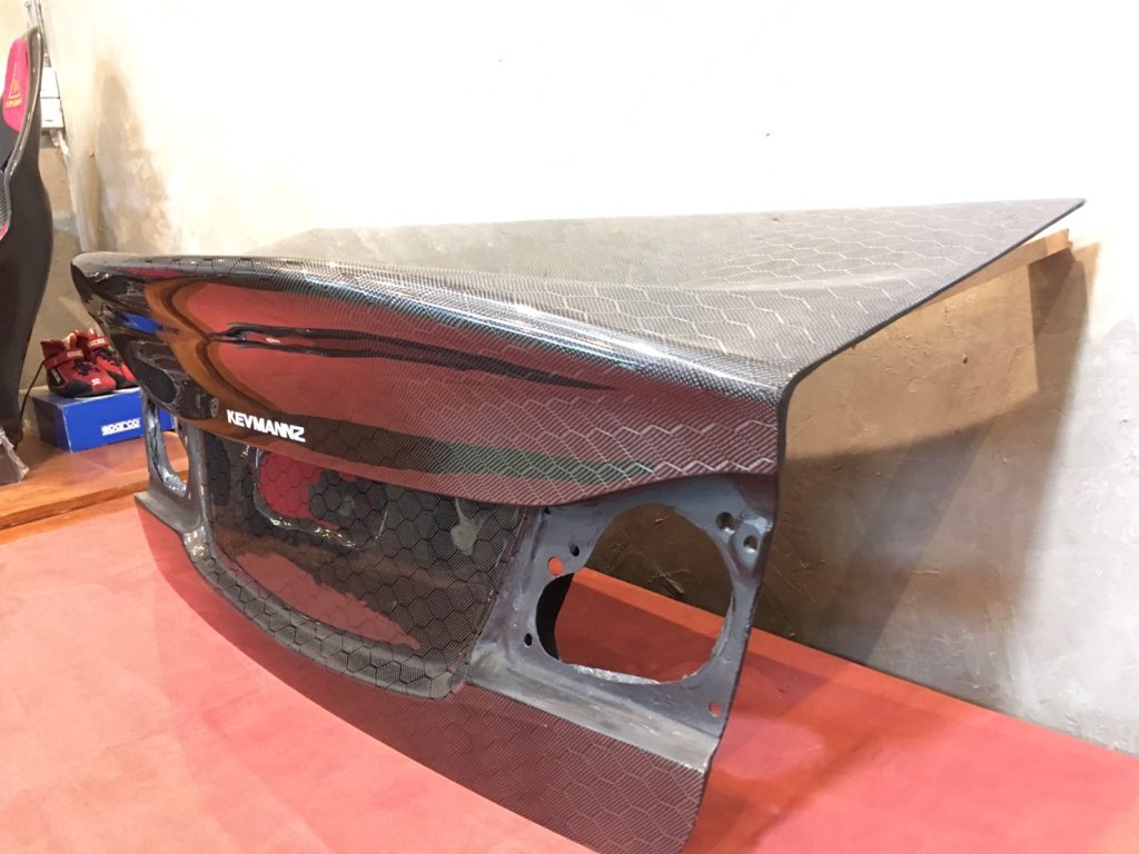 Honeycomb Carbon fiber trunk with moulded duckbill for 8th gen Civic ...